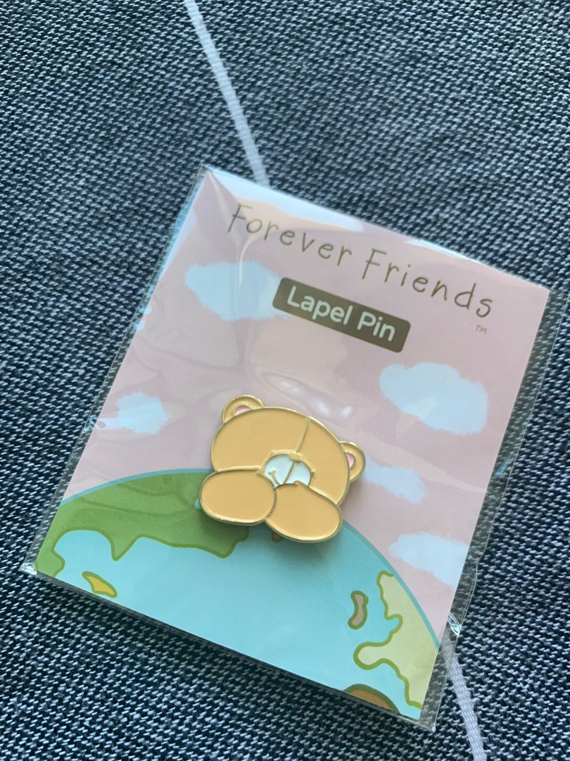 Forever Friends Lapel Pin (pls pick up in LOHAS park mall only), 興趣及遊戲 ...