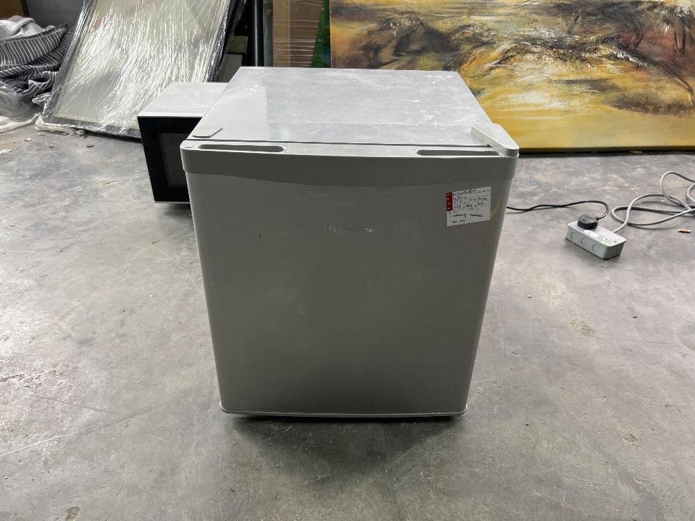 HISENSE Mini Bar Fridge 60L Model RR60D4AGN / Peti sejuk Bar Mini ...