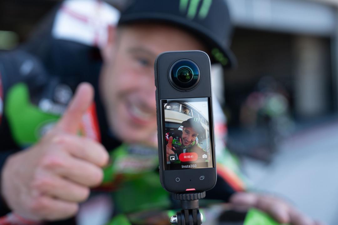 Insta360 X3 Motorcycle Bundle Kit, Photography, Video Cameras on Carousell