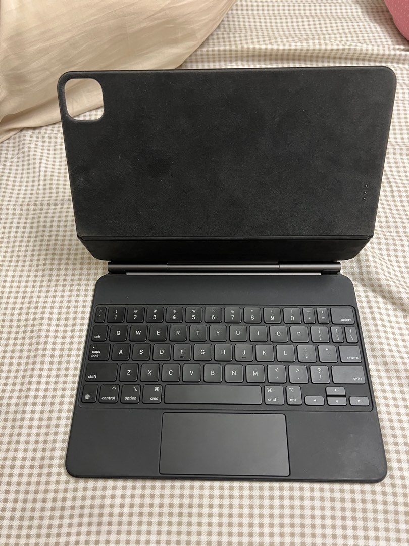 iPad Magic Keyboard 11 inch, Mobile Phones & Gadgets, Tablets, iPad on ...