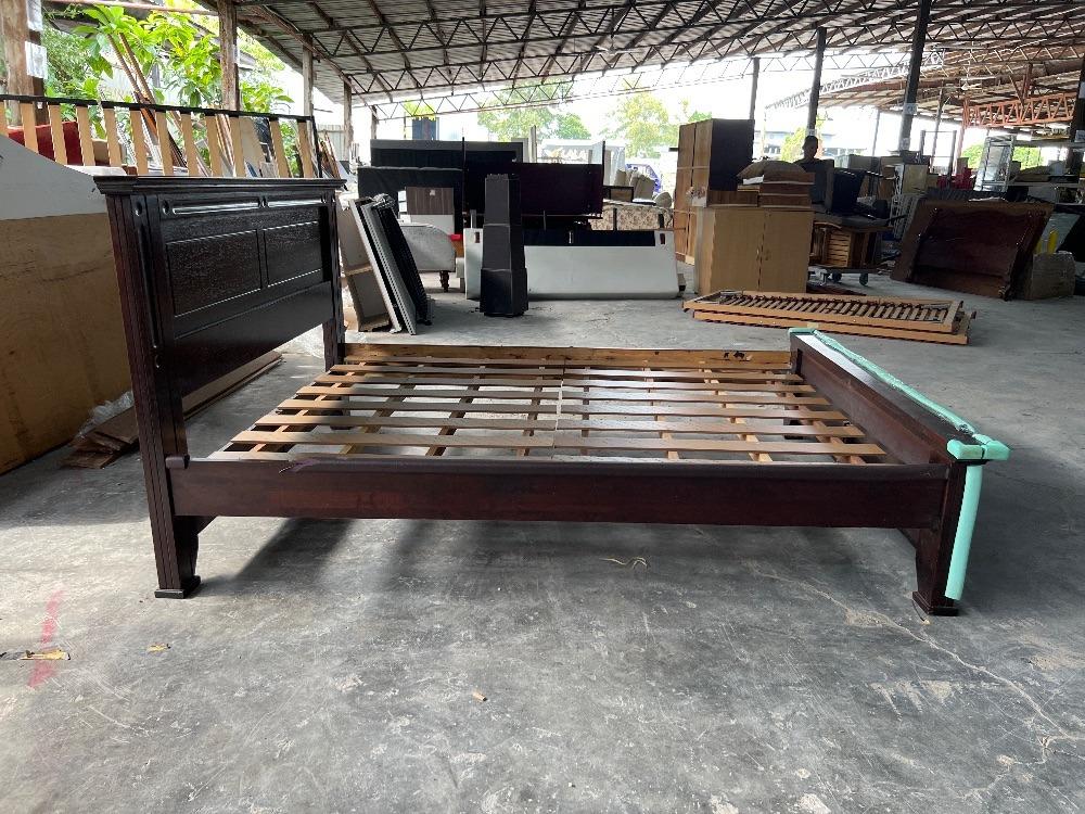 King Sized Bedframe Dark Brown Colour / Rangka Katil Bersaiz King Warna ...