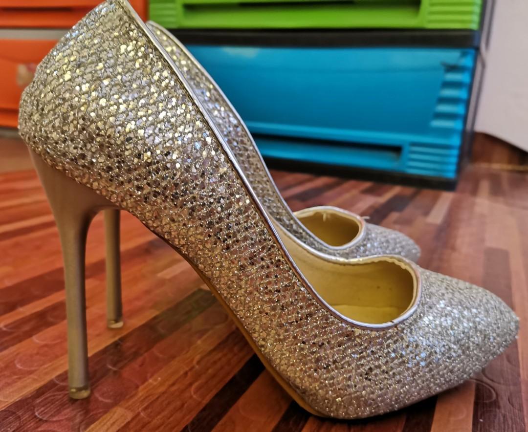 Leaveland high heels ( Silver sequinned 4/5-inch cigarette-type heels ...