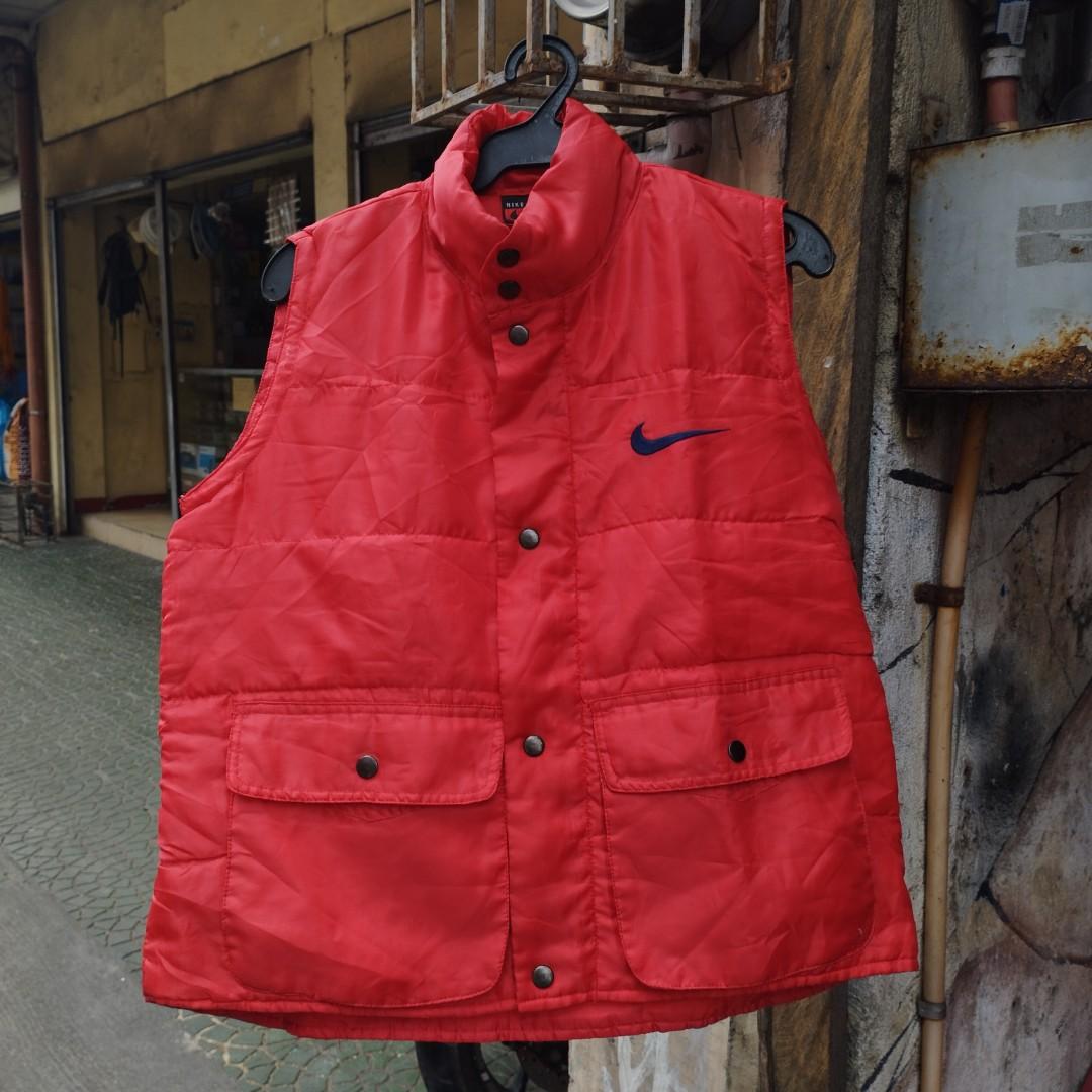 Nike Puffer Vest, Men's Fashion, Coats, Jackets and Outerwear on Carousell