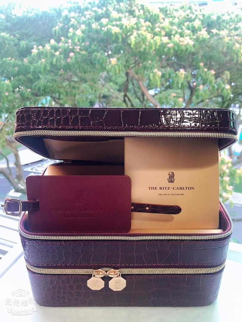 Ritz Carlton Mooncake Jewellery Box, Women's Fashion, Jewelry ...