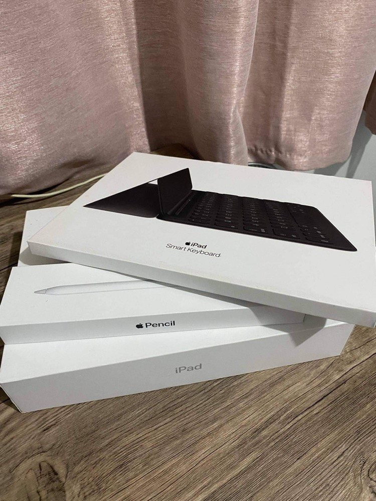 RUSH Apple iPad Smart Keyboard and Apple Pencil 1 bundle sale ...