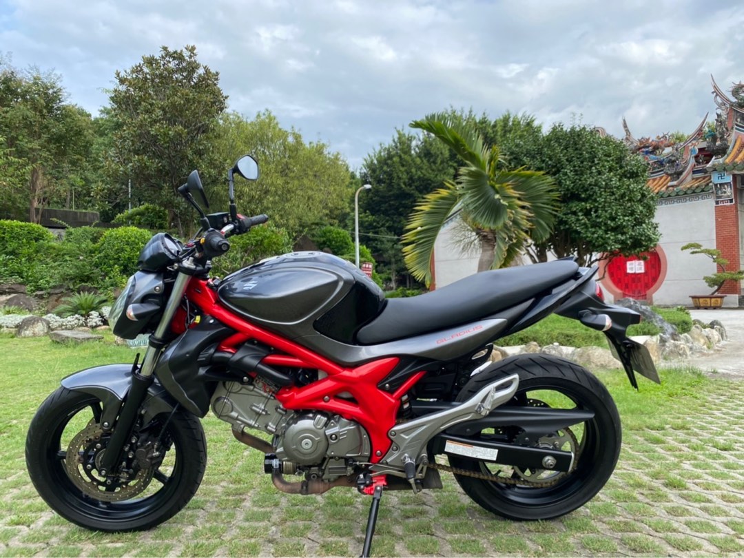 Suzuki SFV650, 機車, 重機在旋轉拍賣