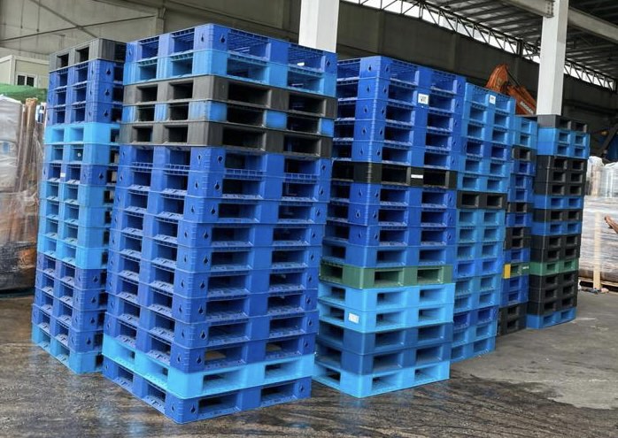 Used Heavy Duty Plastic Pallets (120x100x15cm), Everything Else on ...