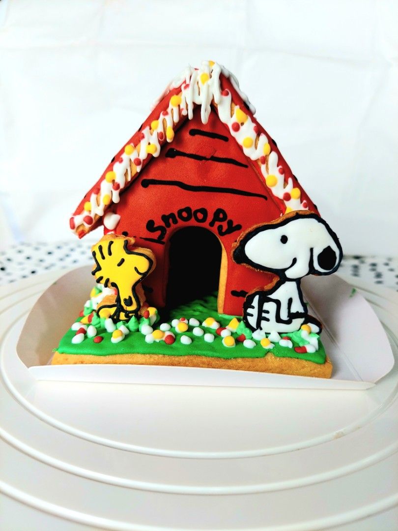 3d snoopy cookies house, Food & Drinks, Homemade Bakes on Carousell