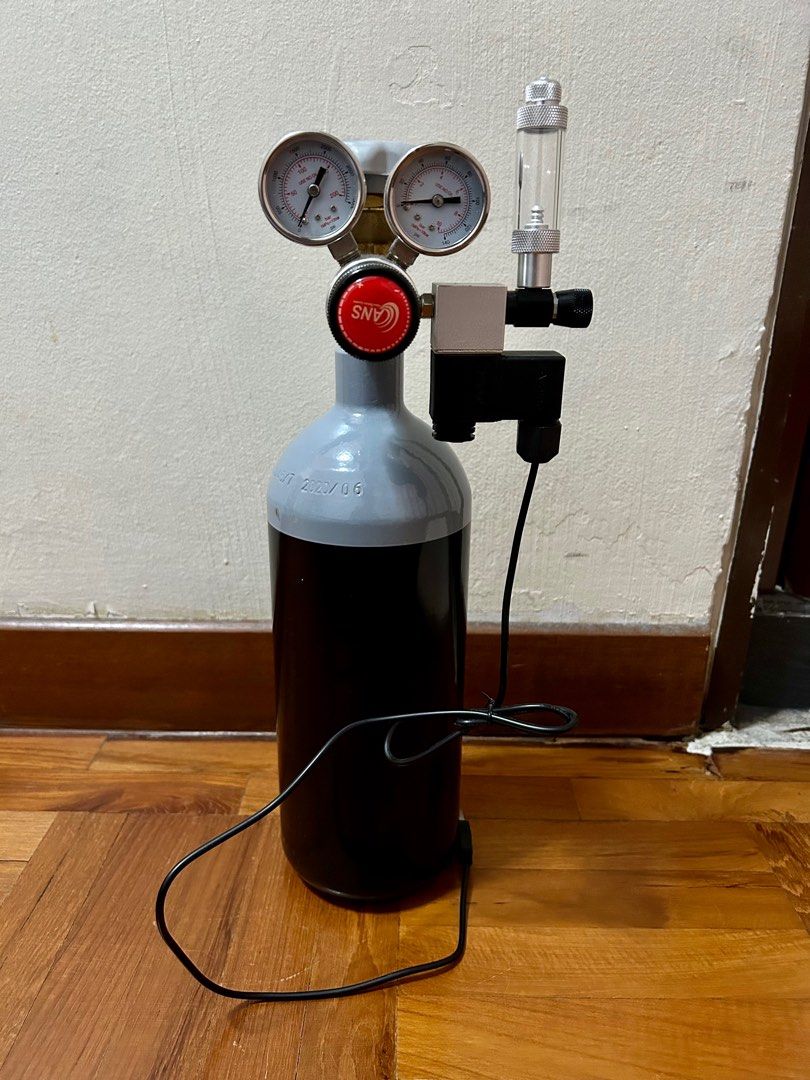 Aquarium co2 system with tank and regulator, Pet Supplies, Homes ...