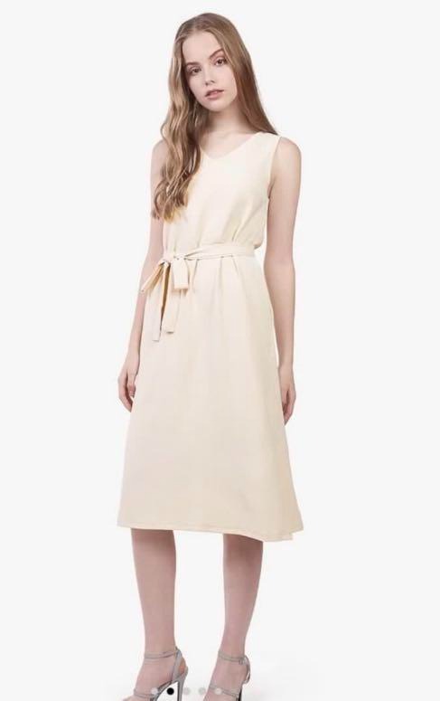 BNWT Fayth Lyn Midi Dress in Shell, Women's Fashion, Dresses & Sets, Dresses on Carousell