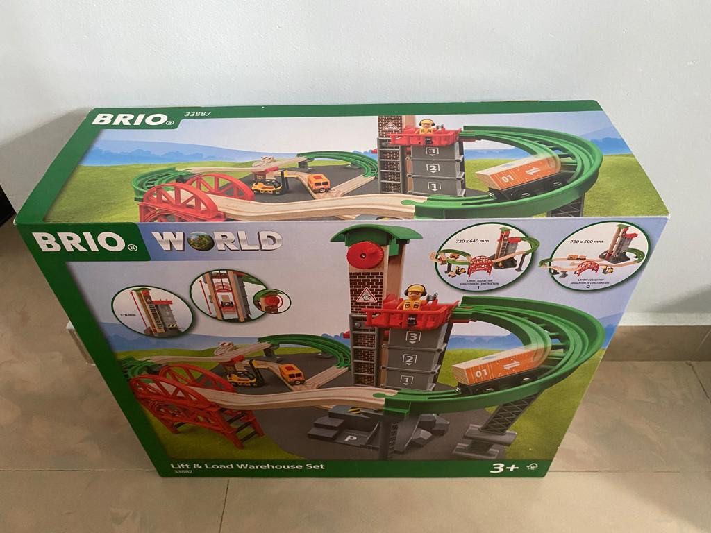 Brio 33887 Lift and Load Warehouse, Hobbies & Toys, Toys & Games on ...