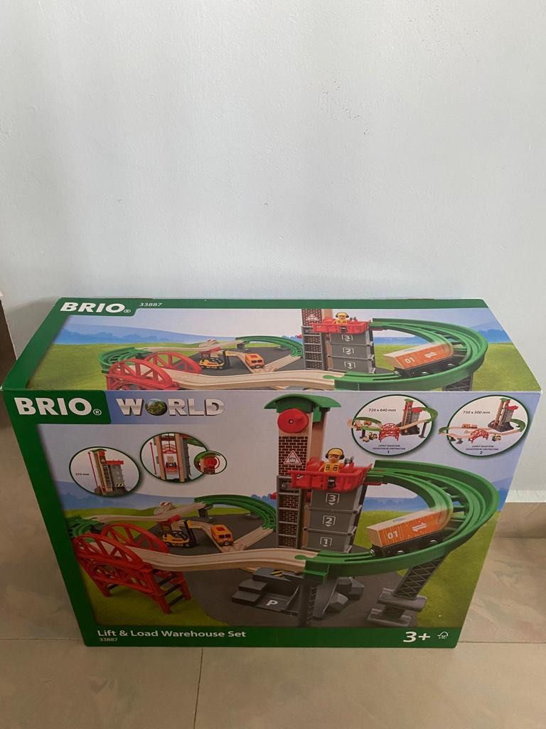 Brio 33887 Lift and Load Warehouse, Hobbies & Toys, Toys & Games on ...