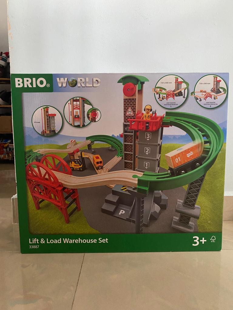 Brio 33887 Lift and Load Warehouse, Hobbies & Toys, Toys & Games on ...