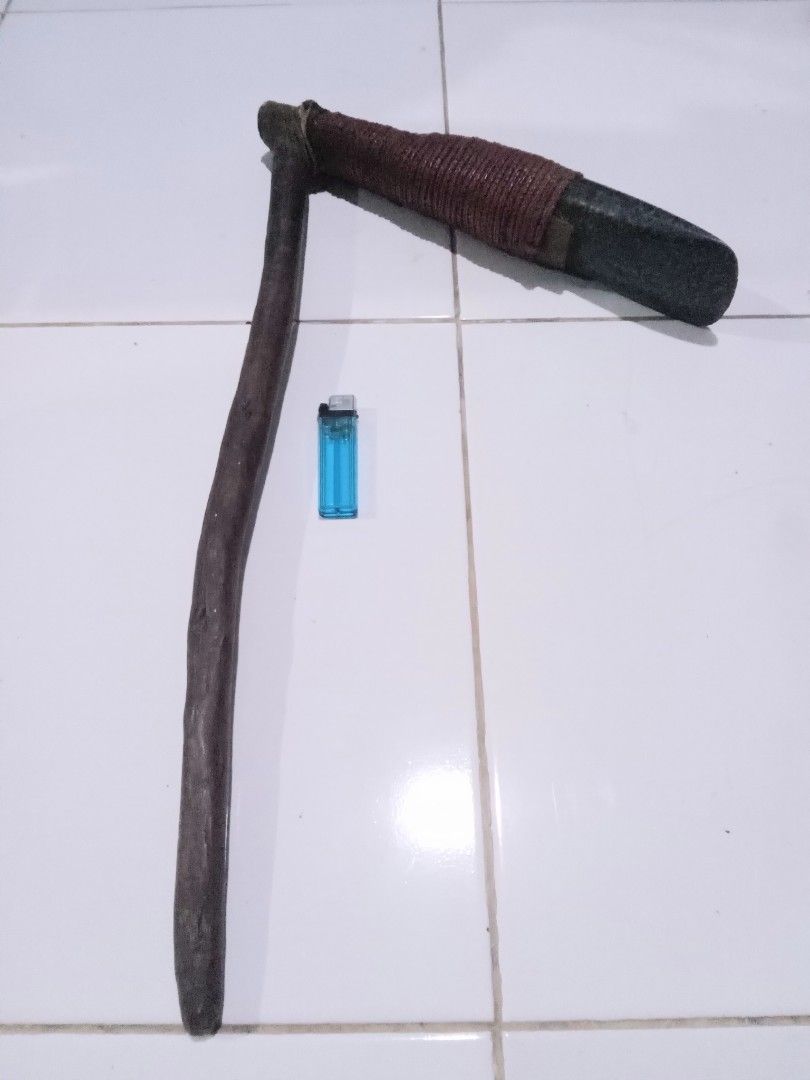 Cangkul kapak batu kuno etnik suku pedalaman koleksi antik dekorasi ...