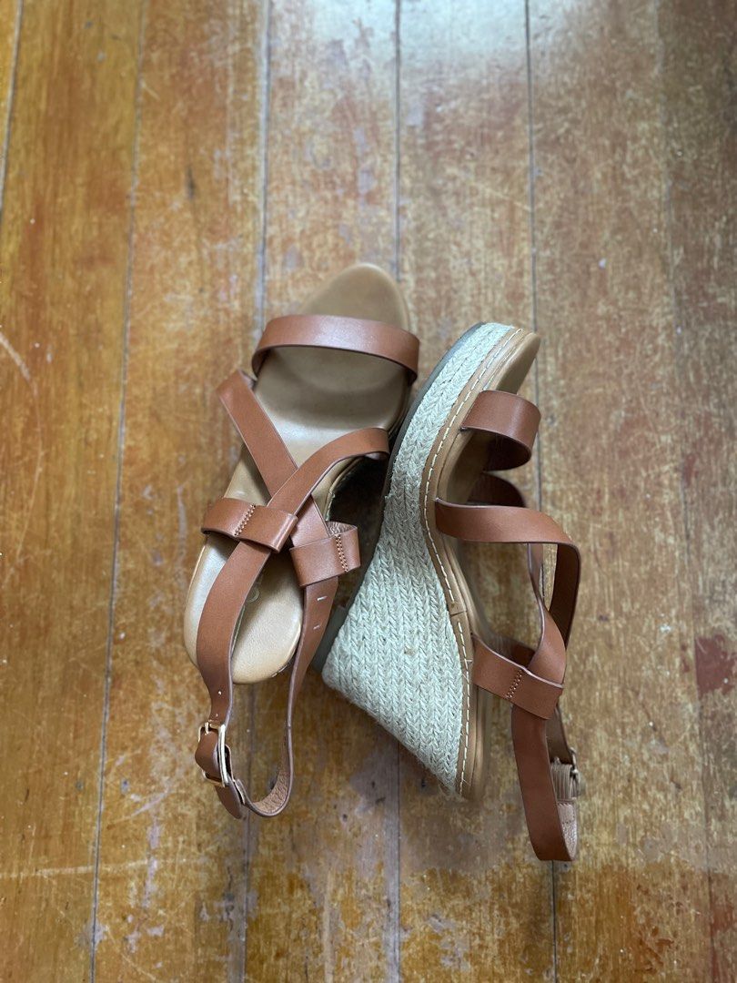 CLN Wedge Sandals, Women's Fashion, Footwear, Wedges on Carousell