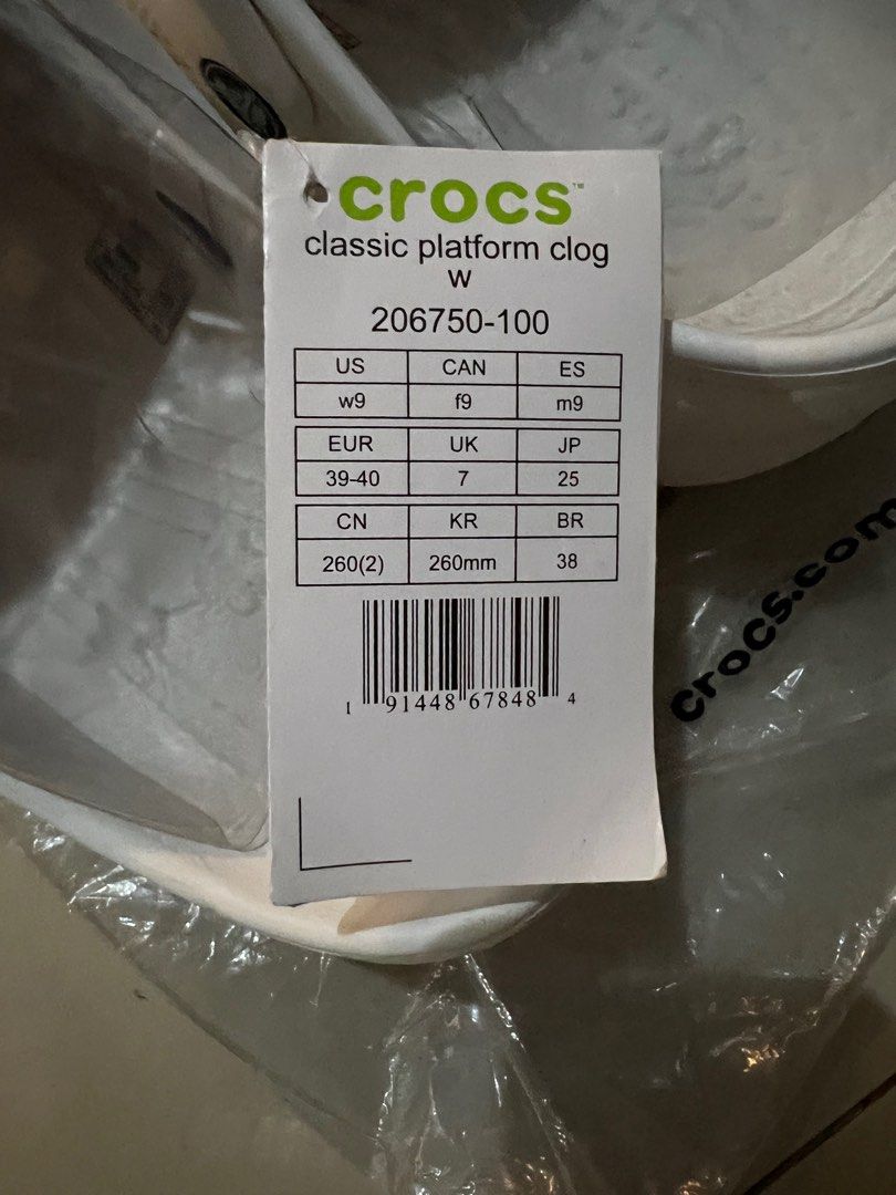Crocs Classic Clog Platform (White), Fesyen Wanita, Sepatu di Carousell