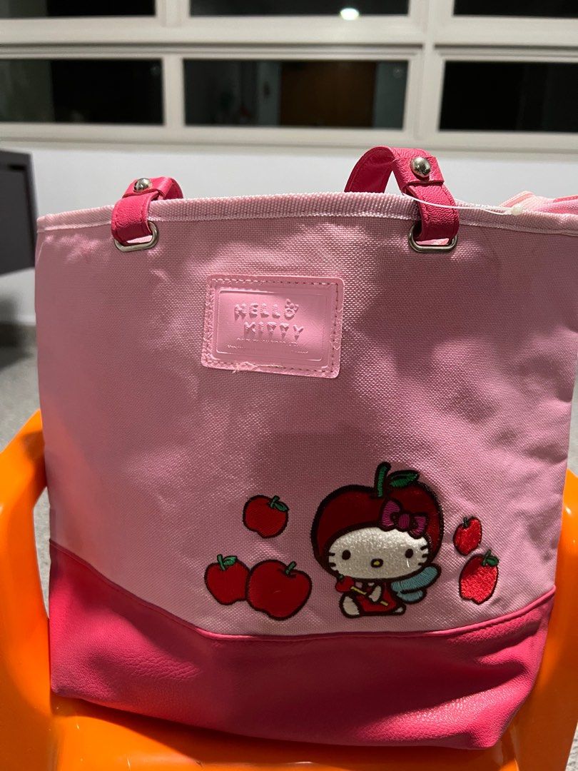 Good Chen Hello Kitty cooler bag, Food & Drinks, Fresh Produce on Carousell