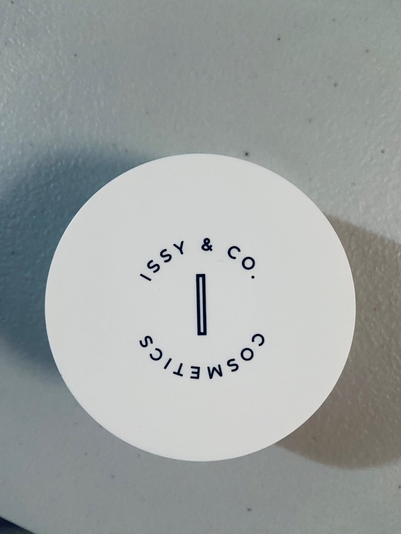 Issy & Co weightless loose powder in Mattifying finish, Beauty ...