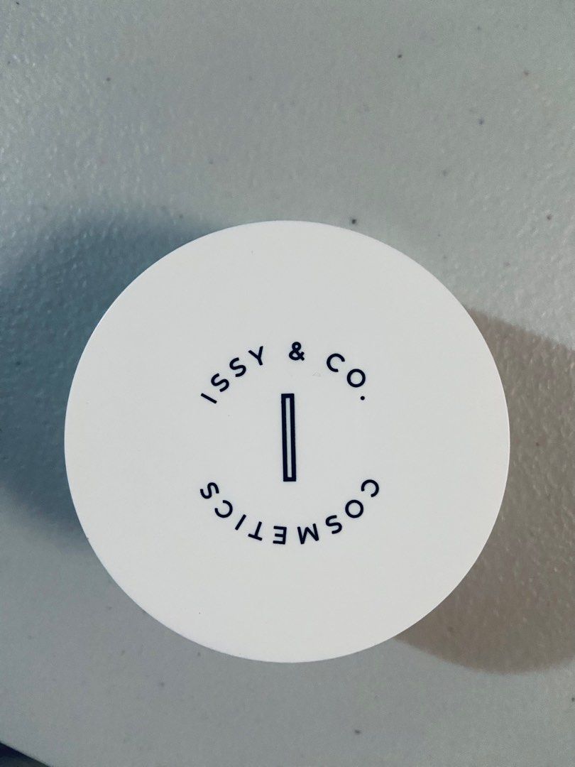 Issy & Co weightless loose powder in Mattifying finish, Beauty ...