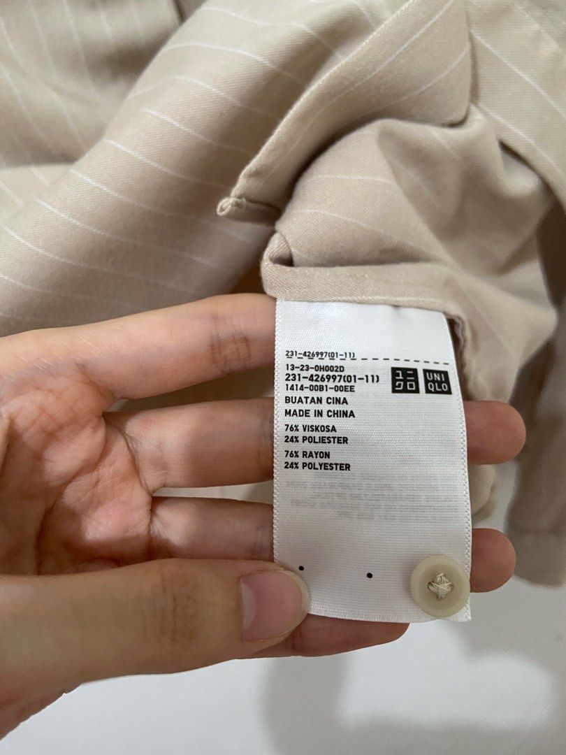 Kemeja Uniqlo Garis Garis Hem, Fesyen Wanita, Pakaian Wanita, Atasan di ...