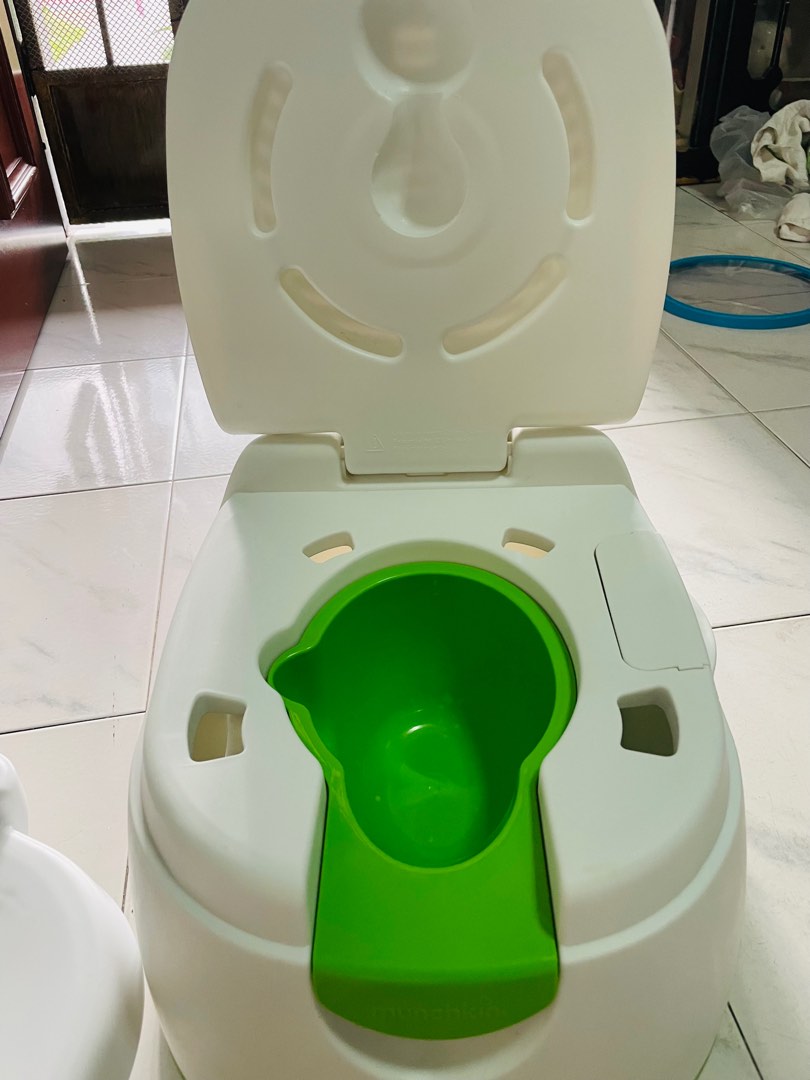 Munchkin Training potty, Babies & Kids, Babies & Kids Fashion on Carousell