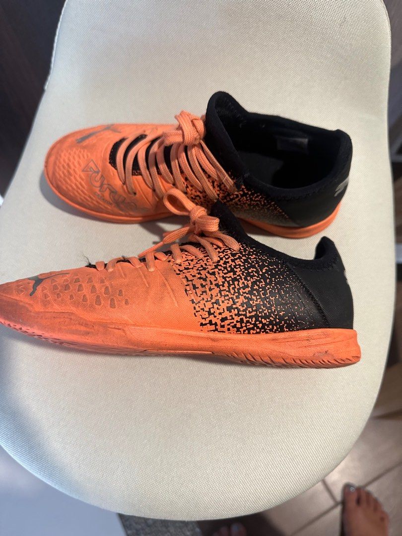 Puma Futsal boots, Men's Fashion, Footwear, Boots on Carousell