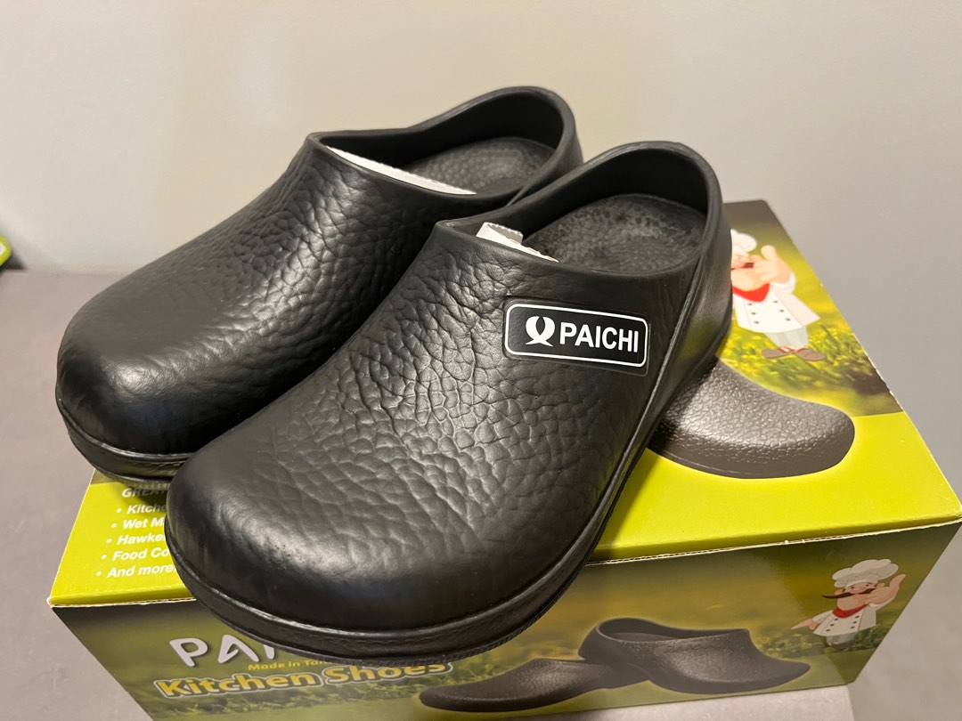 Safety shoes/kitchen shoes, Women's Fashion, Footwear, Boots on Carousell