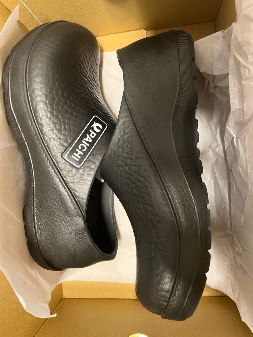 Safety shoes/kitchen shoes, Women's Fashion, Footwear, Boots on Carousell