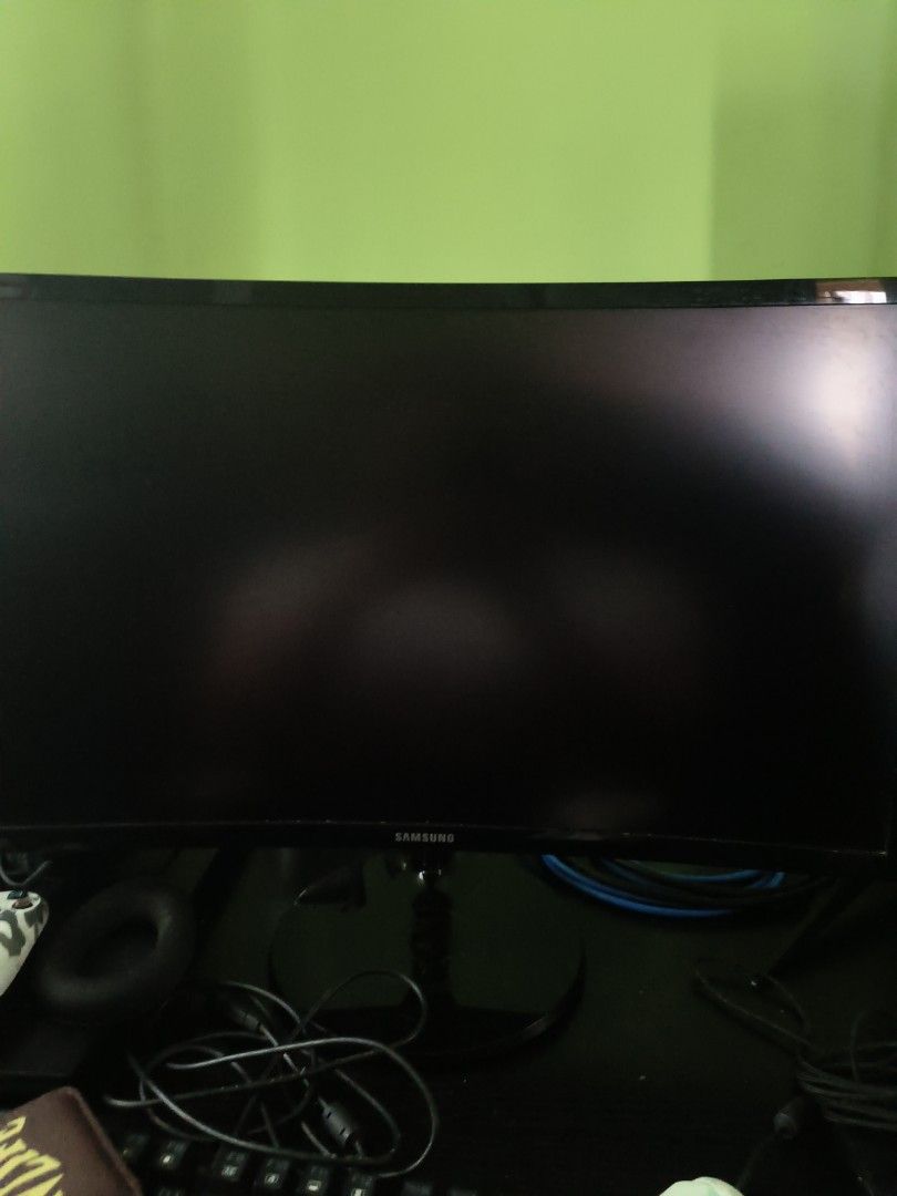 Samsung 24 inch curved monitor, Computers & Tech, Desktops on Carousell