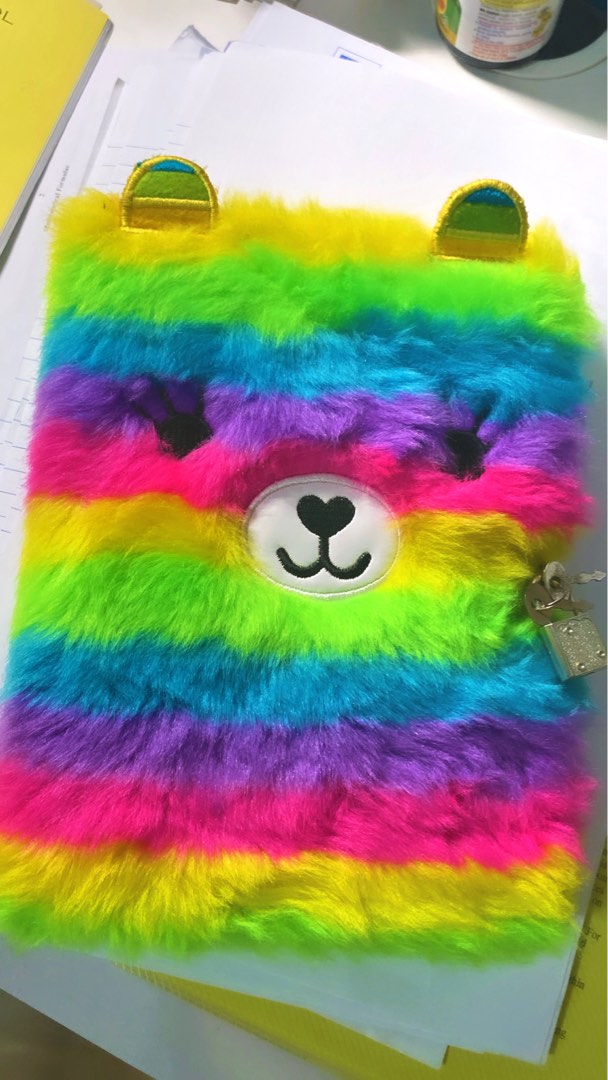 smiggle rainbow furry diary with lock and key, Hobbies & Toys ...