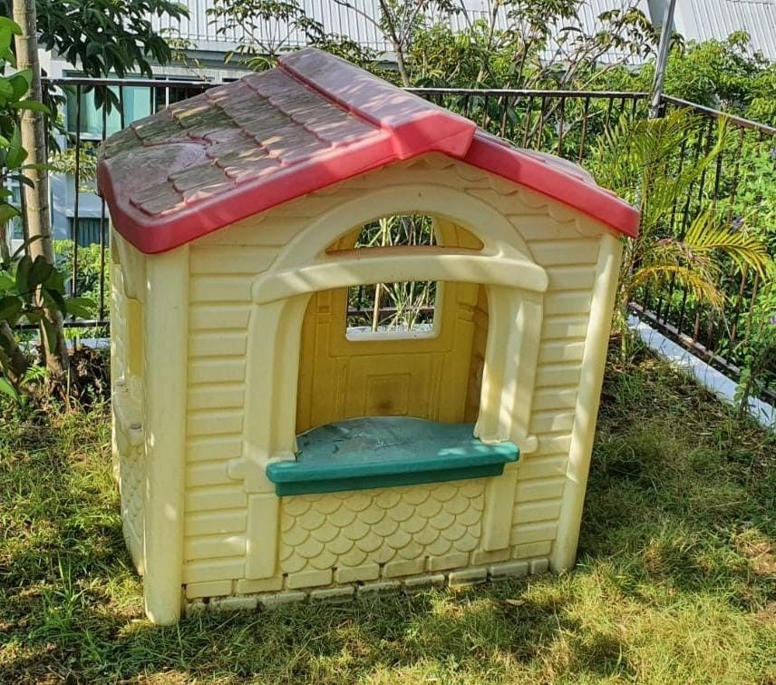 Step2 outdoor playhouse, Hobbies & Toys, Toys & Games on Carousell