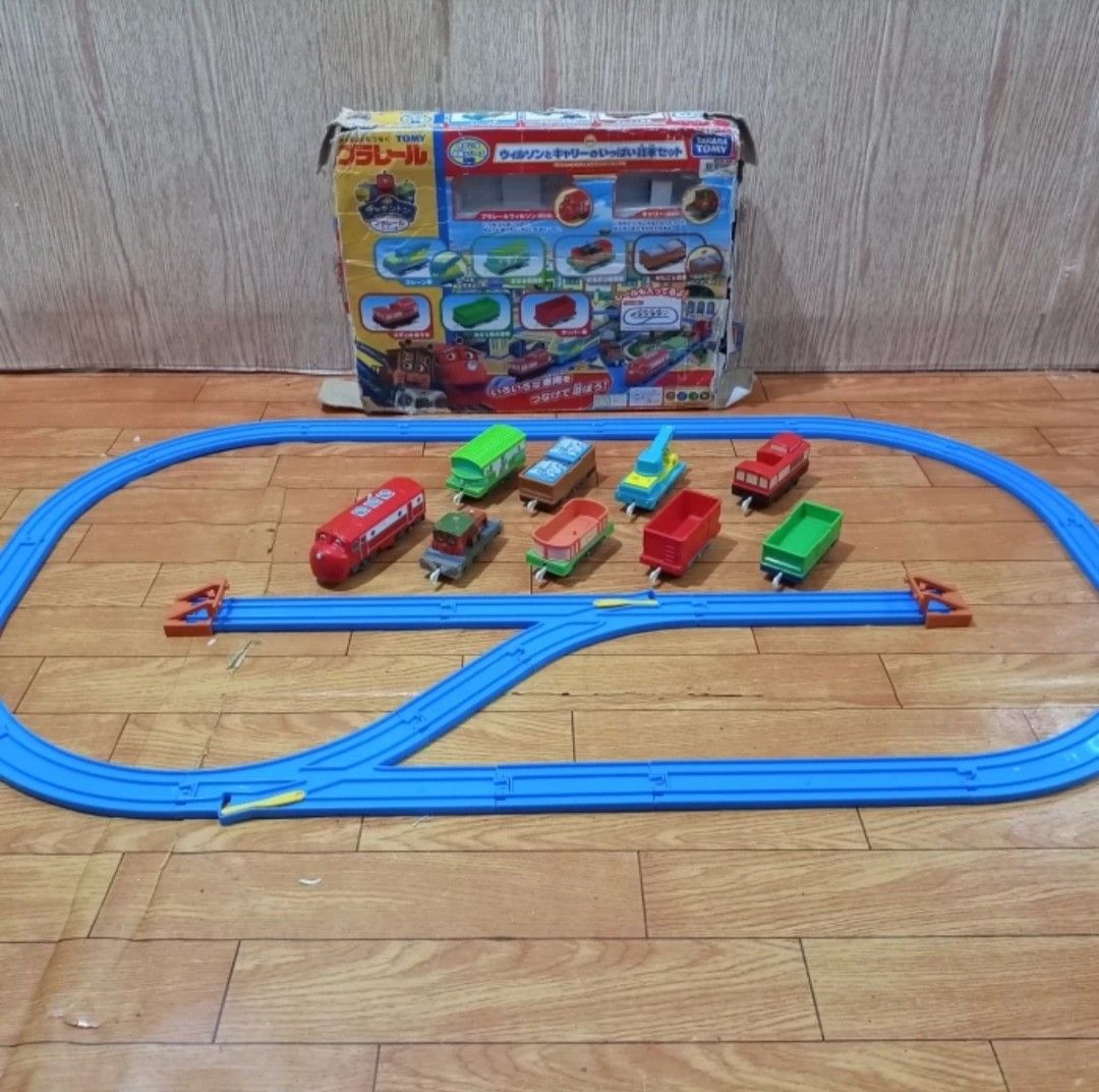 Takara Tomy - Chuggington Plarail Wilson and Calley With Freight Cars ...