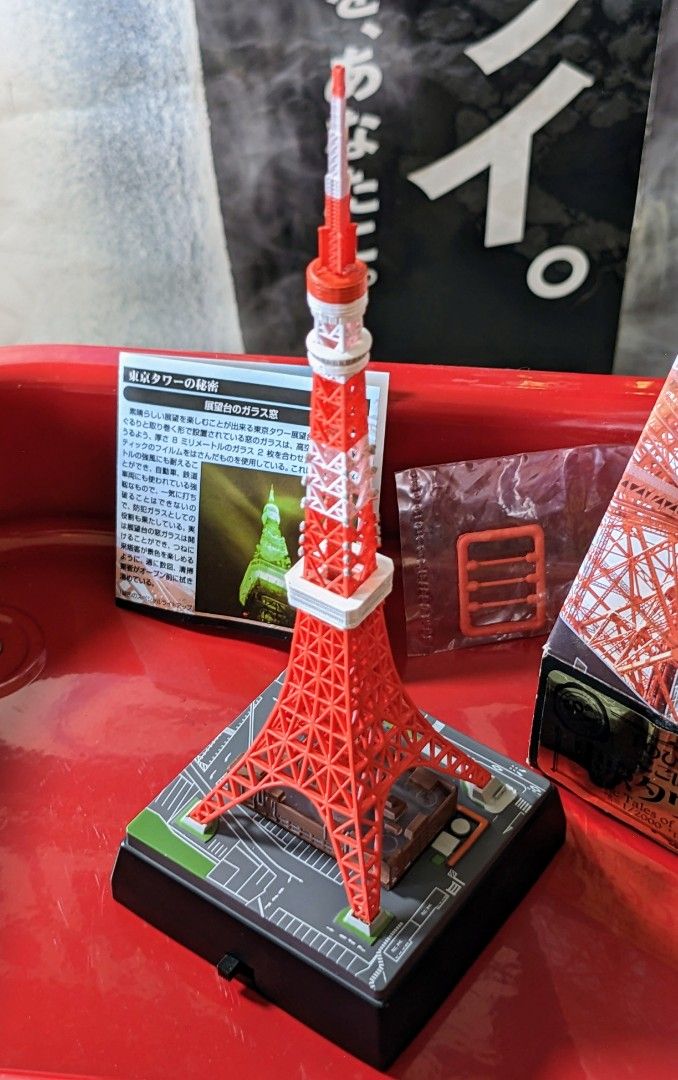 Takara Tomy Tokyo Tower Scale Model with Green Light Function, Hobbies ...