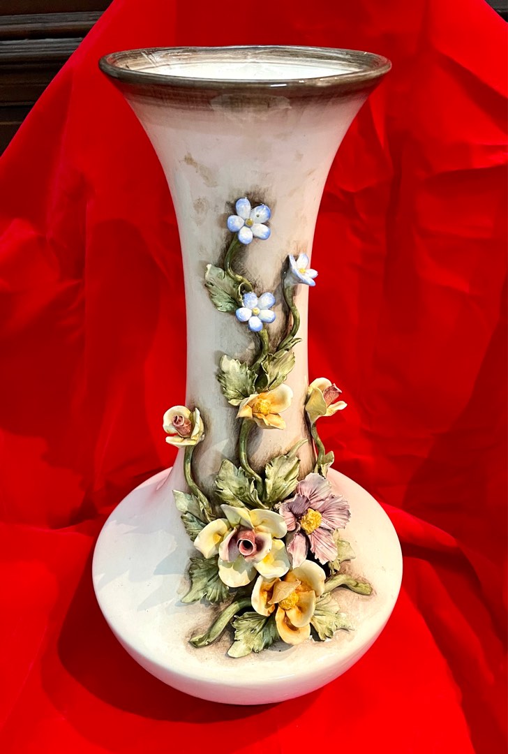 Vintage Capodimonte Flower Vase Italy 43cm, Hobbies & Toys ...