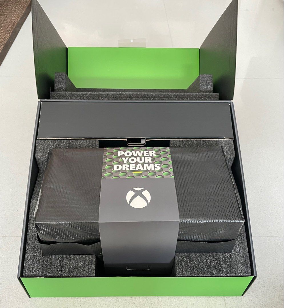 Xbox Series X - pristine in box with all original components, Video ...