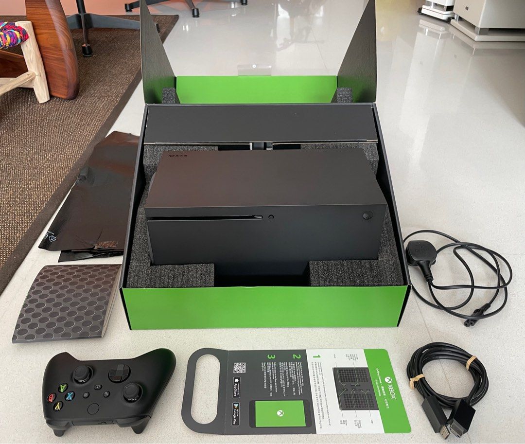Xbox Series X - pristine in box with all original components, Video ...