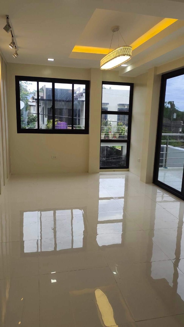3 Storey House and Lot for Sale in Metropolis, Talamban Cebu, Property ...
