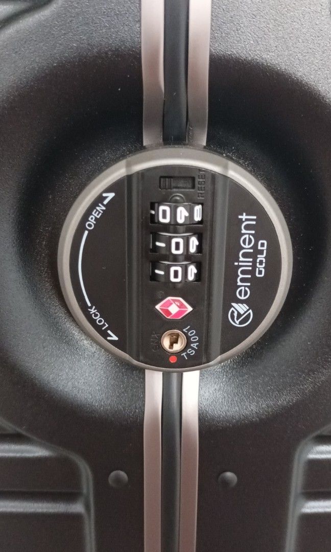 Brand new Eminent Gold Jetstream Large spinner luggage, Hobbies & Toys ...