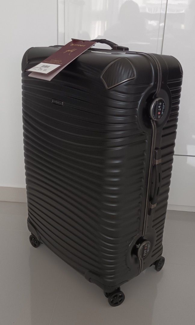 Brand new Eminent Gold Jetstream Large spinner luggage, Hobbies & Toys ...