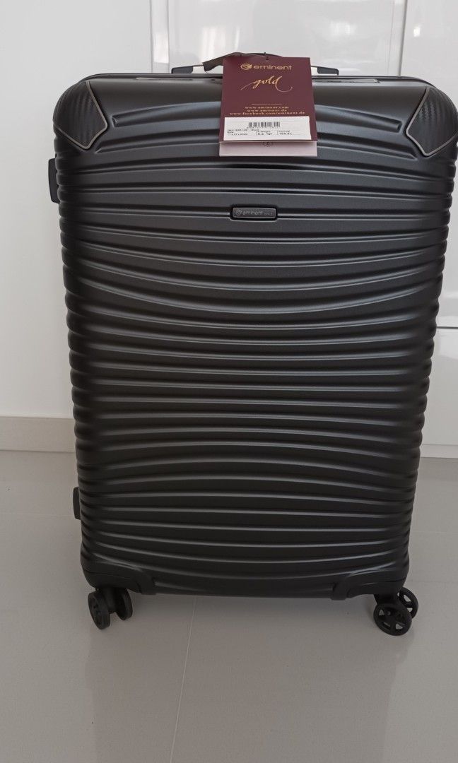 Brand new Eminent Gold Jetstream Large spinner luggage, Hobbies & Toys ...