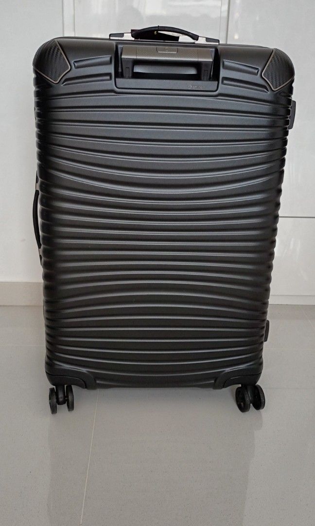 Brand new Eminent Gold Jetstream Large spinner luggage, Hobbies & Toys ...