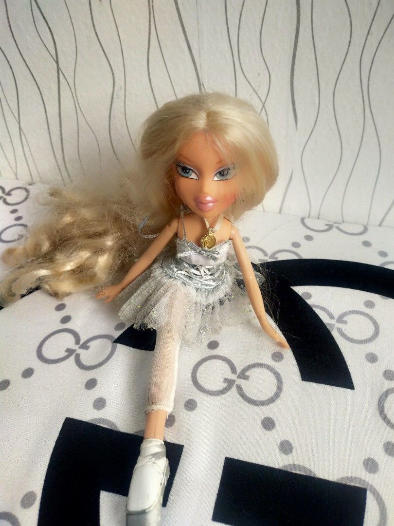 Bratz Celebritiez Dance Star Cloe 2008 Hobbies And Toys Toys And Games On Carousell
