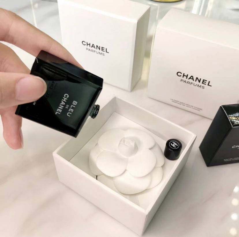 Chanel Ceramic Camellia Flower Perfume Diffuser, Beauty & Personal Care ...