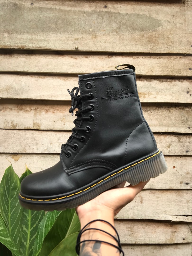 DR MARTENS, Men's Fashion, Footwear, Boots on Carousell
