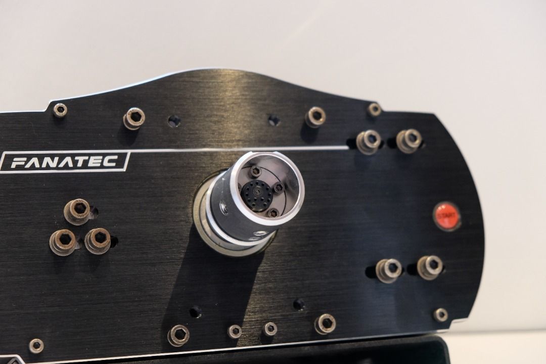 Fanatec Clubsport Wheelbase V2.5, Video Gaming, Gaming Accessories ...