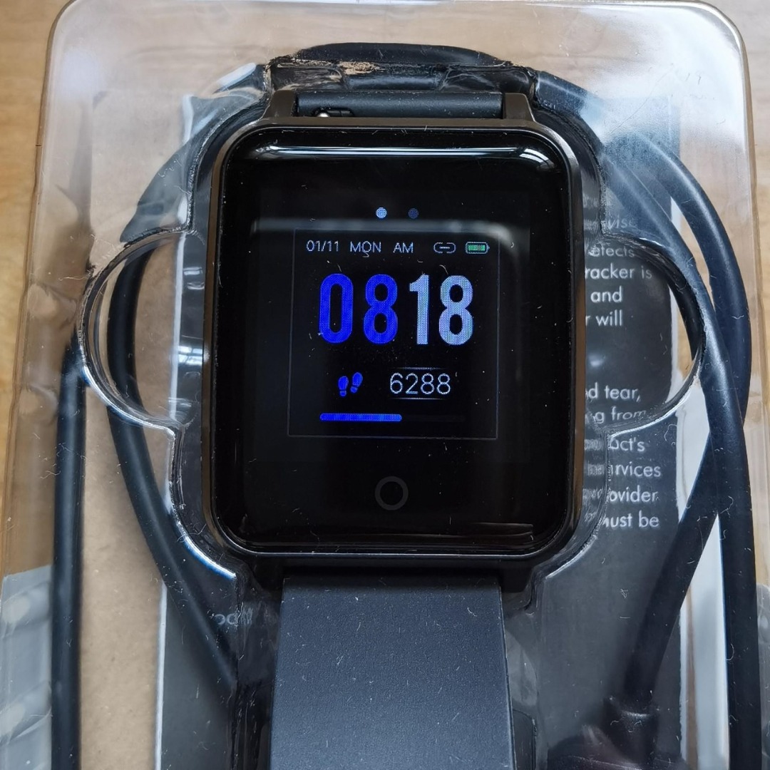 Fitness tracker Axtro Fit 3, Mobile Phones & Gadgets, Wearables & Smart ...