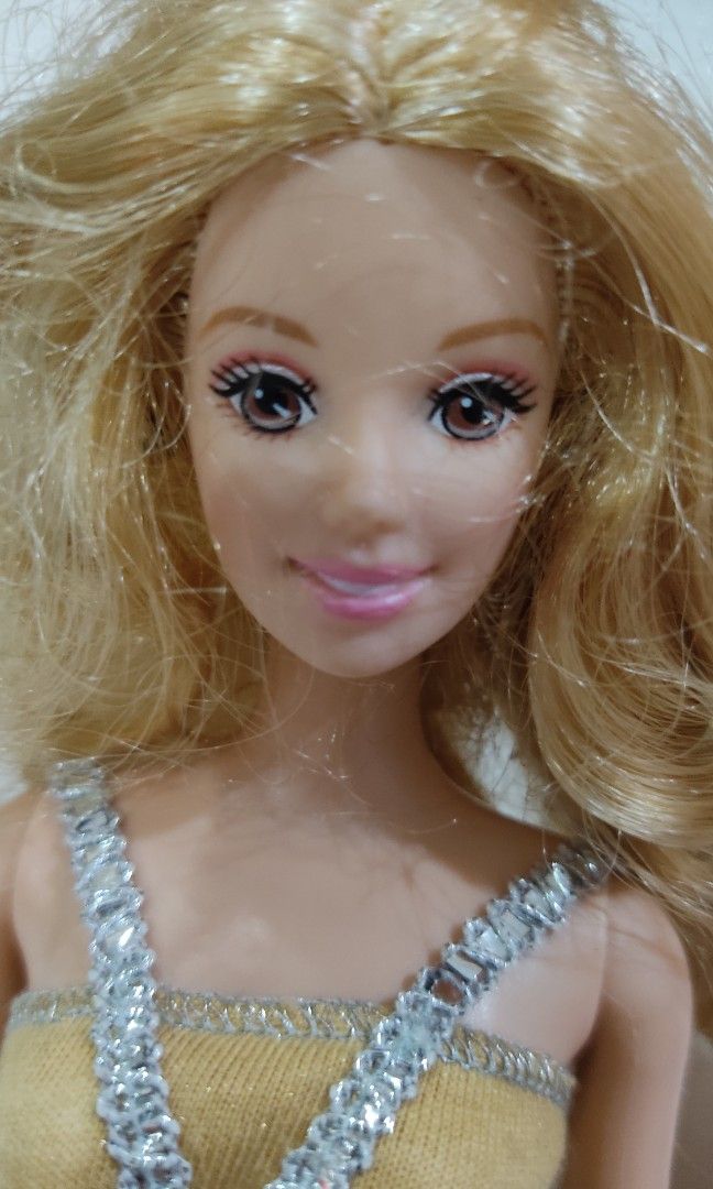 Frozen Elsa Barbie Doll (Buy One RM12 Buy All RM40), Hobbies & Toys ...