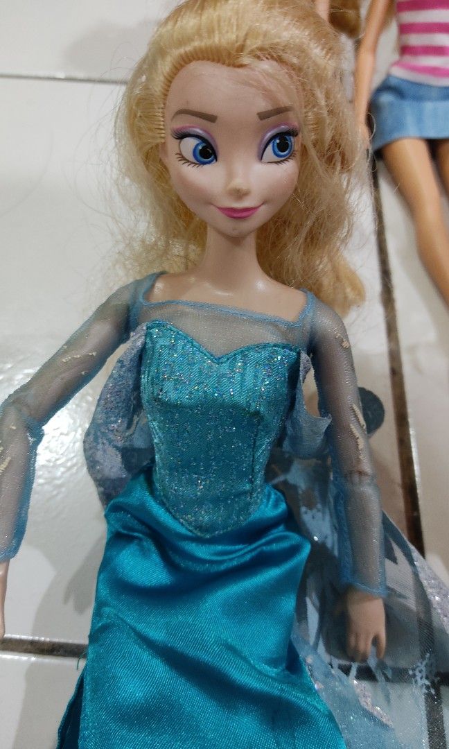 Frozen Elsa Barbie Doll (Buy One RM12 Buy All RM40), Hobbies & Toys ...