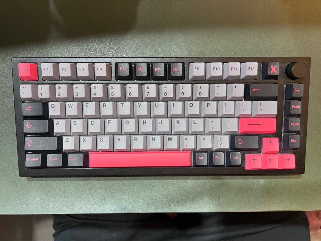 GMMK Pro Black keyboard with Gateron Milky Yellow, Computers & Tech ...