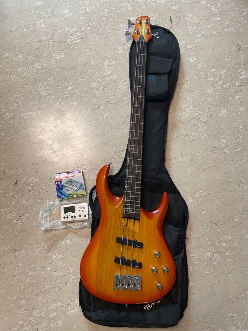 Hamer velocity 4 string bass guitar, Hobbies & Toys, Music & Media ...